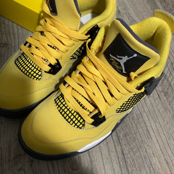 Jordan | Shoes | Jordan 4s Taxis Wore A Few Times But Kept In Good ...